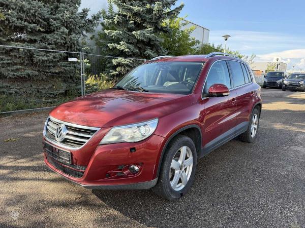 Red Volkswagen Tiguan 2008 in Marijampole, with an engine capacity of 1.97 L and mileage of 302 thousand km for 1950 €, photo 7 on AUTOMOTO.COM.LV