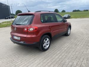 Red Volkswagen Tiguan 2009 in Talsi, with an engine capacity of 2.00 L and mileage of 242 thousand km for 6900 €, photo 3 on AUTOMOTO.COM.LV