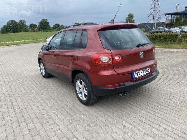 Sarkans Volkswagen Tiguan 2009 Talsi, ar dzinēja tilpumu 2.00 L un nobraukumu 242 tūkst. km par 6900 €, foto 5 vietnē AUTOMOTO.COM.LV
