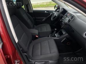 Red Volkswagen Tiguan 2009 in Talsi, with an engine capacity of 2.00 L and mileage of 242 thousand km for 6900 €, photo 12 on AUTOMOTO.COM.LV