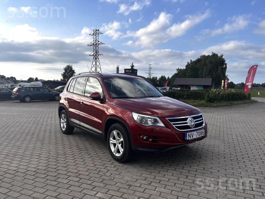Red Volkswagen Tiguan 2009 in Talsi, with an engine capacity of 2.00 L and mileage of 244 thousand km for 6200 €, photo 1 on AUTOMOTO.COM.LV