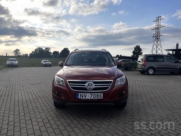 Sarkans Volkswagen Tiguan 2009 Talsi, ar dzinēja tilpumu 2.00 L un nobraukumu 244 tūkst. km par 6200 €, foto 2 vietnē AUTOMOTO.COM.LV