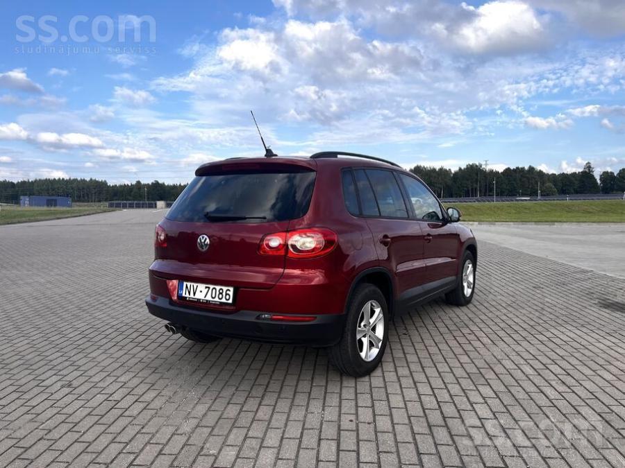 Red Volkswagen Tiguan 2009 in Talsi, with an engine capacity of 2.00 L and mileage of 244 thousand km for 6200 €, photo 8 on AUTOMOTO.COM.LV