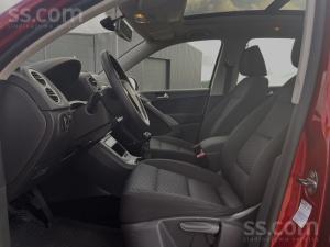 Red Volkswagen Tiguan 2009 in Talsi, with an engine capacity of 2.00 L and mileage of 244 thousand km for 6200 €, photo 10 on AUTOMOTO.COM.LV