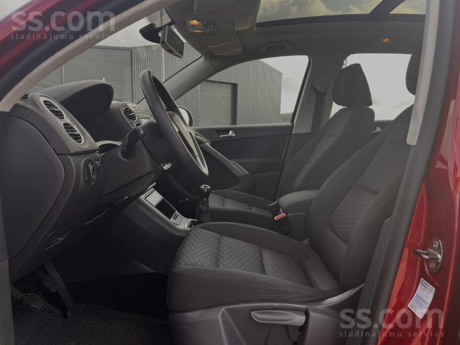 Red Volkswagen Tiguan 2009 in Talsi, with an engine capacity of 2.00 L and mileage of 244 thousand km for 6200 €, photo 10 on AUTOMOTO.COM.LV