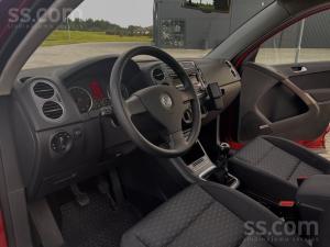 Red Volkswagen Tiguan 2009 in Talsi, with an engine capacity of 2.00 L and mileage of 244 thousand km for 6200 €, photo 11 on AUTOMOTO.COM.LV