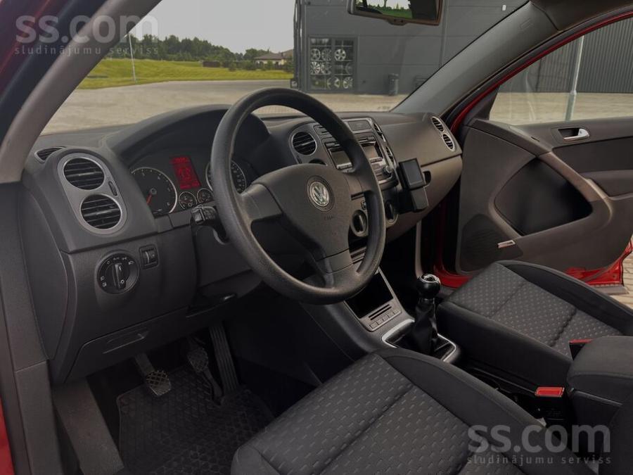 Red Volkswagen Tiguan 2009 in Talsi, with an engine capacity of 2.00 L and mileage of 244 thousand km for 6200 €, photo 11 on AUTOMOTO.COM.LV