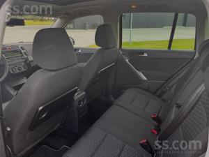 Red Volkswagen Tiguan 2009 in Talsi, with an engine capacity of 2.00 L and mileage of 244 thousand km for 6200 €, photo 13 on AUTOMOTO.COM.LV
