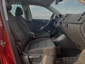 Red Volkswagen Tiguan 2009 in Talsi, with an engine capacity of 2.00 L and mileage of 244 thousand km for 6200 €, photo 16 on AUTOMOTO.COM.LV