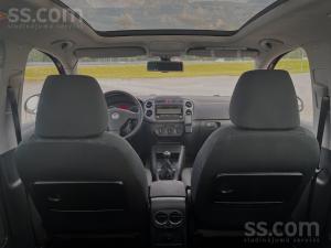 Red Volkswagen Tiguan 2009 in Talsi, with an engine capacity of 2.00 L and mileage of 244 thousand km for 6200 €, photo 18 on AUTOMOTO.COM.LV