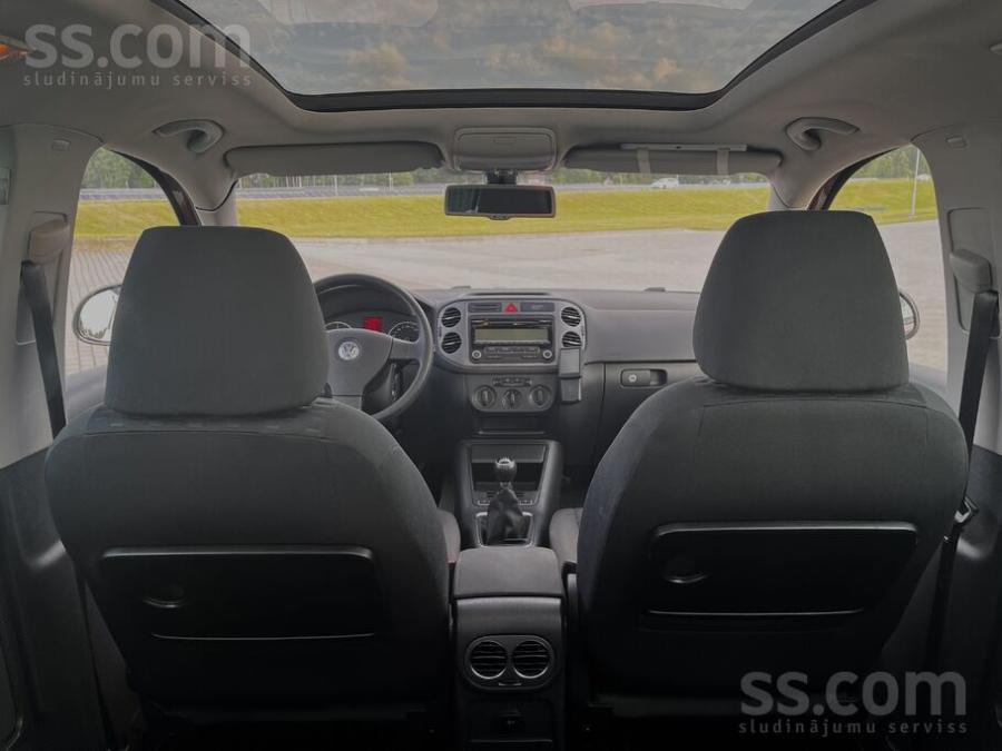 Red Volkswagen Tiguan 2009 in Talsi, with an engine capacity of 2.00 L and mileage of 244 thousand km for 6200 €, photo 18 on AUTOMOTO.COM.LV