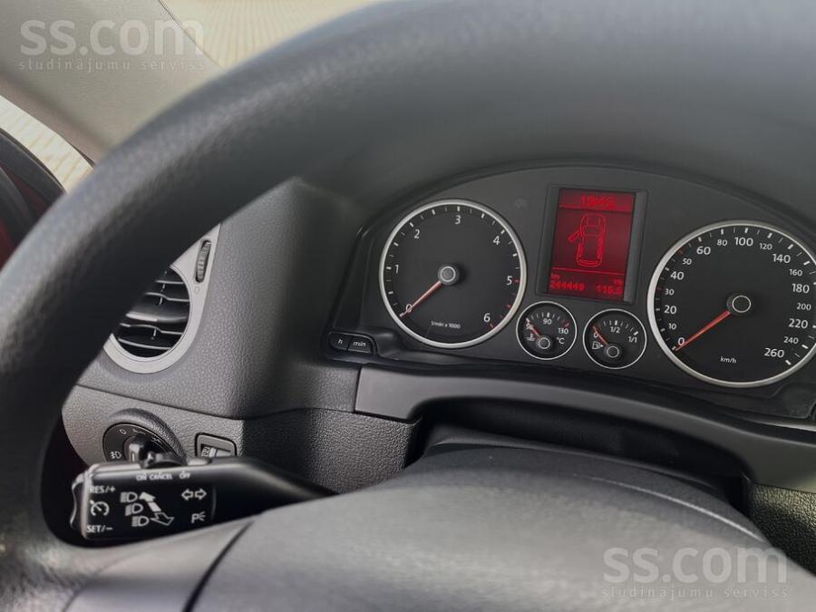 Red Volkswagen Tiguan 2009 in Talsi, with an engine capacity of 2.00 L and mileage of 244 thousand km for 6200 €, photo 20 on AUTOMOTO.COM.LV