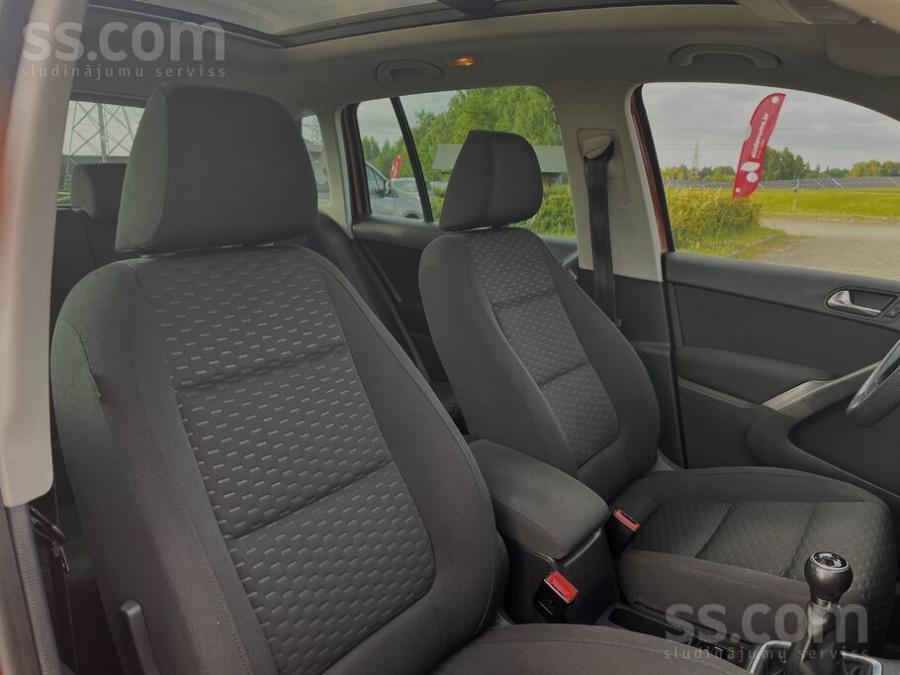 Red Volkswagen Tiguan 2009 in Talsi, with an engine capacity of 2.00 L and mileage of 244 thousand km for 6200 €, photo 21 on AUTOMOTO.COM.LV