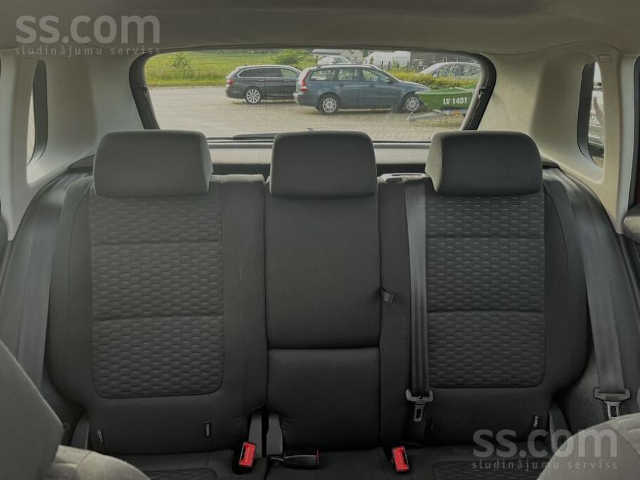 Red Volkswagen Tiguan 2009 in Talsi, with an engine capacity of 2.00 L and mileage of 244 thousand km for 6200 €, photo 22 on AUTOMOTO.COM.LV