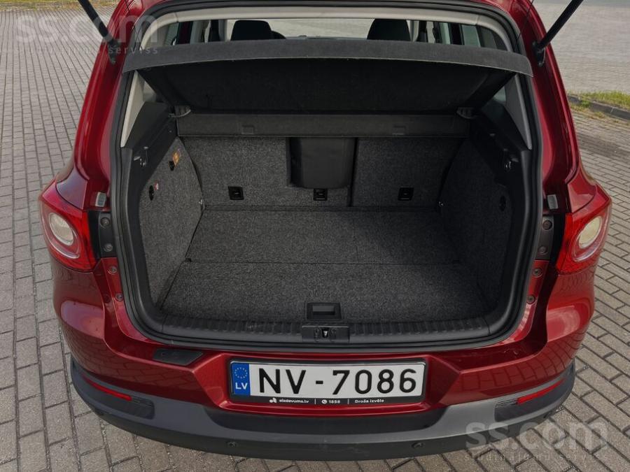 Red Volkswagen Tiguan 2009 in Talsi, with an engine capacity of 2.00 L and mileage of 244 thousand km for 6200 €, photo 24 on AUTOMOTO.COM.LV