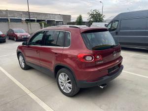 Sarkans Volkswagen Tiguan 2009 Klaipėda, ar dzinēja tilpumu 1.98 L un nobraukumu 121 tūkst. km par 3400 €, foto 3 vietnē AUTOMOTO.COM.LV