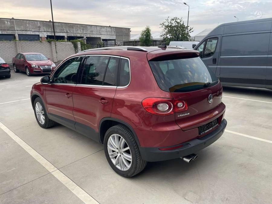Sarkans Volkswagen Tiguan 2009 Klaipėda, ar dzinēja tilpumu 1.98 L un nobraukumu 121 tūkst. km par 3400 €, foto 3 vietnē AUTOMOTO.COM.LV