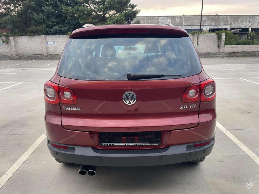 Sarkans Volkswagen Tiguan 2009 Klaipėda, ar dzinēja tilpumu 1.98 L un nobraukumu 121 tūkst. km par 3400 €, foto 4 vietnē AUTOMOTO.COM.LV