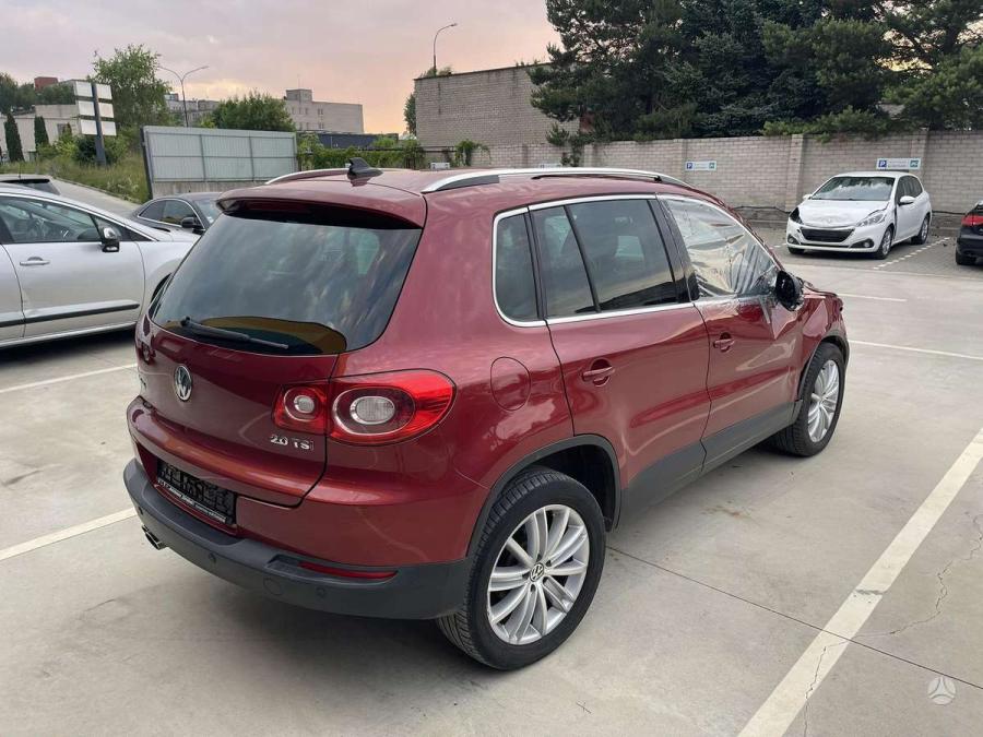 Sarkans Volkswagen Tiguan 2009 Klaipėda, ar dzinēja tilpumu 1.98 L un nobraukumu 121 tūkst. km par 3400 €, foto 5 vietnē AUTOMOTO.COM.LV