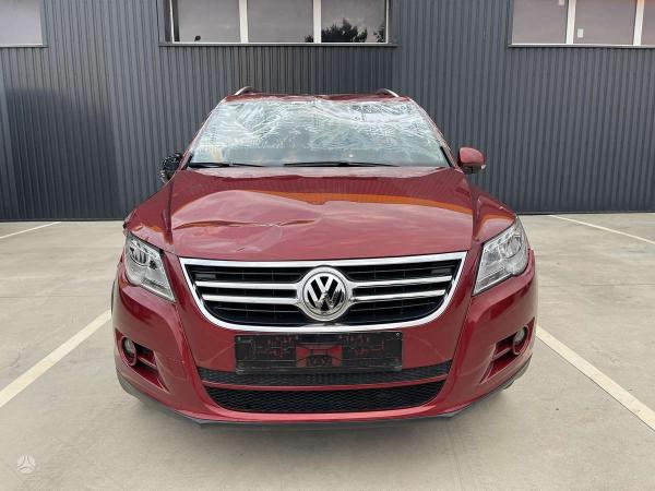Red Volkswagen Tiguan 2009 in Klaipeda, with an engine capacity of 1.98 L and mileage of 121 thousand km for 3400 €, photo 7 on AUTOMOTO.COM.LV