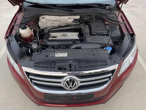 Red Volkswagen Tiguan 2009 in Klaipeda, with an engine capacity of 1.98 L and mileage of 121 thousand km for 3400 €, photo 8 on AUTOMOTO.COM.LV