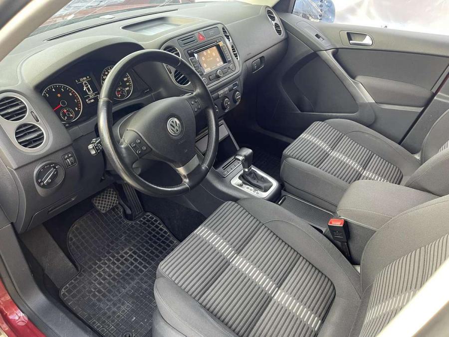 Sarkans Volkswagen Tiguan 2009 Klaipėda, ar dzinēja tilpumu 1.98 L un nobraukumu 121 tūkst. km par 3400 €, foto 14 vietnē AUTOMOTO.COM.LV