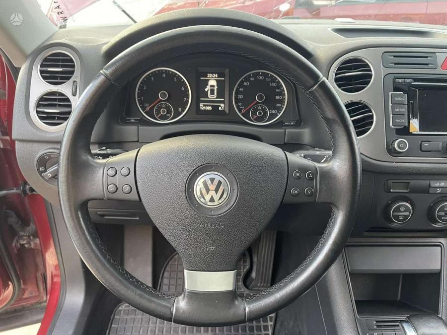 Sarkans Volkswagen Tiguan 2009 Klaipėda, ar dzinēja tilpumu 1.98 L un nobraukumu 121 tūkst. km par 3400 €, foto 16 vietnē AUTOMOTO.COM.LV