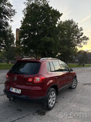 Sarkans Volkswagen Tiguan 2009 Limbaži, ar dzinēja tilpumu 2.00 L un nobraukumu 348 tūkst. km par 5500 €, foto 4 vietnē AUTOMOTO.COM.LV