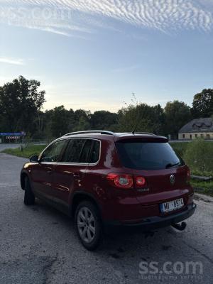 Sarkans Volkswagen Tiguan 2009 Limbaži, ar dzinēja tilpumu 2.00 L un nobraukumu 348 tūkst. km par 5500 €, foto 5 vietnē AUTOMOTO.COM.LV