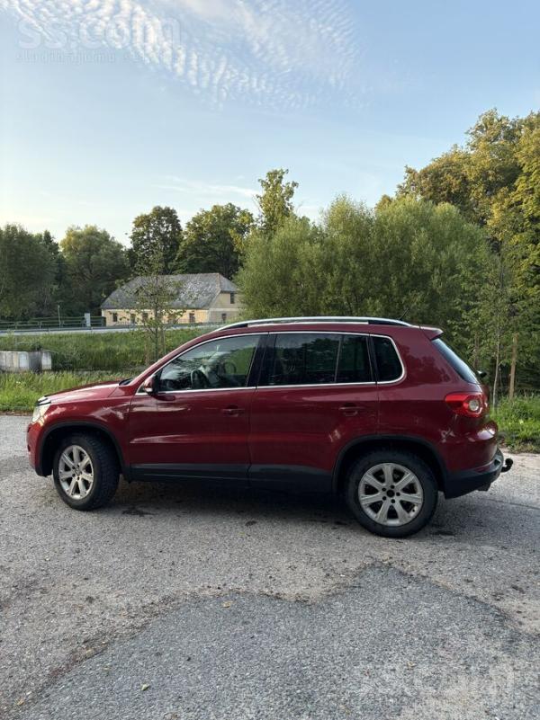 Sarkans Volkswagen Tiguan 2009 Limbaži, ar dzinēja tilpumu 2.00 L un nobraukumu 348 tūkst. km par 5500 €, foto 5 vietnē AUTOMOTO.COM.LV