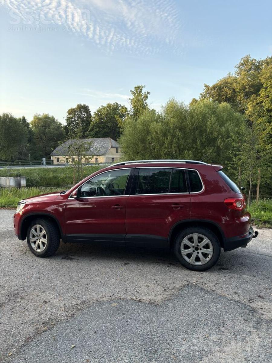 Sarkans Volkswagen Tiguan 2009 Limbaži, ar dzinēja tilpumu 2.00 L un nobraukumu 348 tūkst. km par 5500 €, foto 6 vietnē AUTOMOTO.COM.LV
