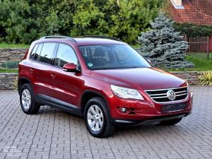 Sarkans Volkswagen Tiguan 2009 Viļņa, ar dzinēja tilpumu 2.00 L un nobraukumu 340 tūkst. km par 5200 €, foto  vietnē AUTOMOTO.COM.LV