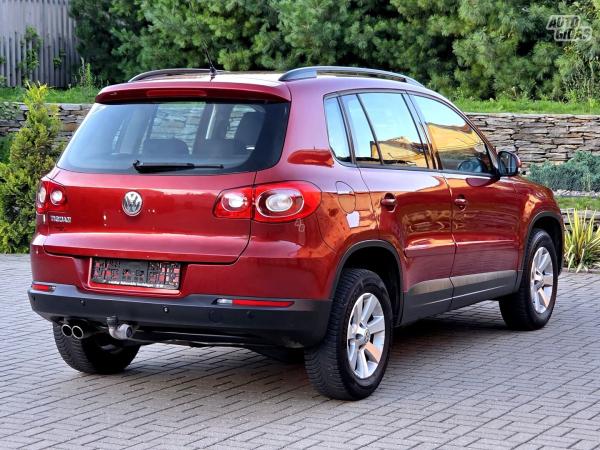Фольксваген Тигуан 2009 в Вильнюс на AUTOMOTO.COM.LV Красный Фольксваген Тигуан 2009 в Вильнюс, объемом двигателя 2.00 л и пробегом 340 тыс. км за 5200 €, фото 9 на AUTOMOTO.COM.LV