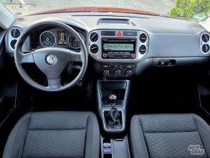 Sarkans Volkswagen Tiguan 2009 Viļņa, ar dzinēja tilpumu 2.00 L un nobraukumu 340 tūkst. km par 5200 €, foto 16 vietnē AUTOMOTO.COM.LV