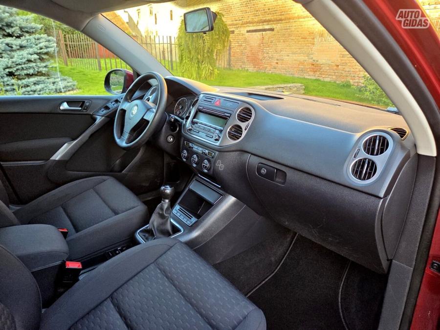 Sarkans Volkswagen Tiguan 2009 Viļņa, ar dzinēja tilpumu 2.00 L un nobraukumu 340 tūkst. km par 5200 €, foto 18 vietnē AUTOMOTO.COM.LV