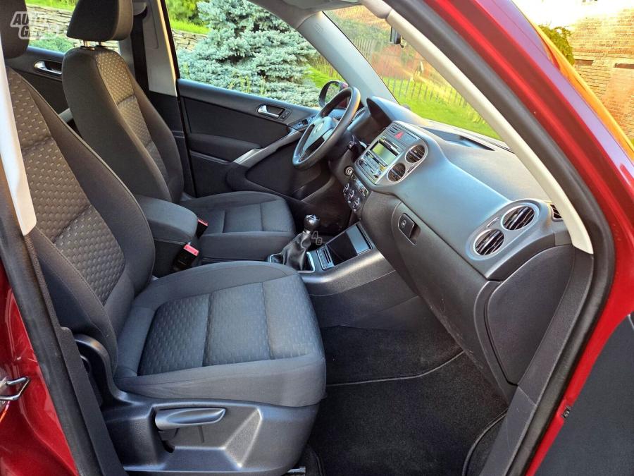 Sarkans Volkswagen Tiguan 2009 Viļņa, ar dzinēja tilpumu 2.00 L un nobraukumu 340 tūkst. km par 5200 €, foto 19 vietnē AUTOMOTO.COM.LV