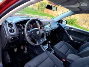 Sarkans Volkswagen Tiguan 2009 Viļņa, ar dzinēja tilpumu 2.00 L un nobraukumu 340 tūkst. km par 5200 €, foto 25 vietnē AUTOMOTO.COM.LV