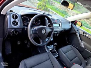 Sarkans Volkswagen Tiguan 2009 Viļņa, ar dzinēja tilpumu 2.00 L un nobraukumu 340 tūkst. km par 5200 €, foto 33 vietnē AUTOMOTO.COM.LV
