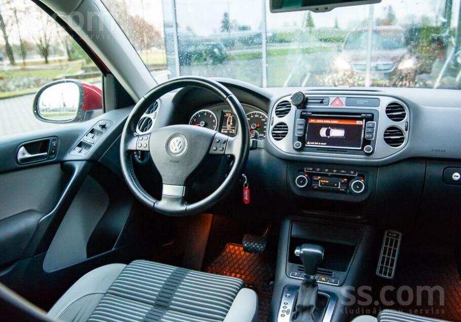 Sarkans Volkswagen Tiguan 2010 Cēsis, ar dzinēja tilpumu 2.00 L un nobraukumu 261 tūkst. km par 7850 €, foto 25 vietnē AUTOMOTO.COM.LV