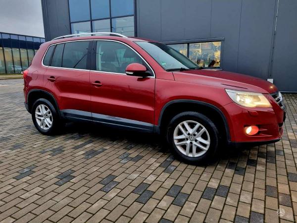 Sarkans Volkswagen Tiguan 2010 Šauļi, ar dzinēja tilpumu 1.97 L un nobraukumu 260 tūkst. km par 6600 €, foto 6 vietnē AUTOMOTO.COM.LV