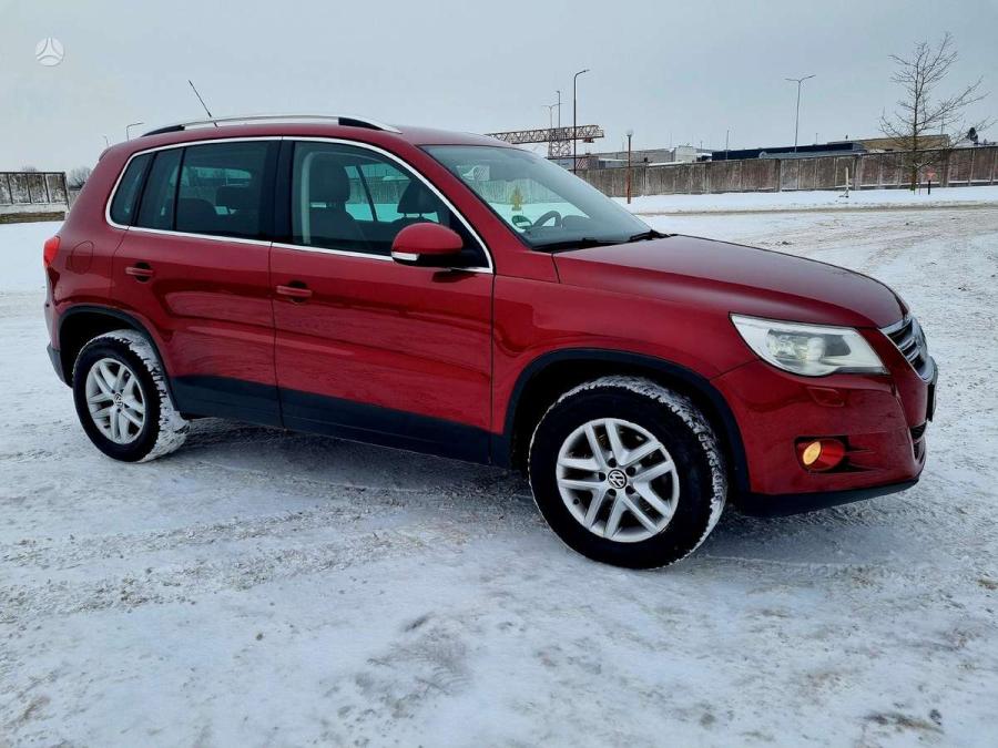 Sarkans Volkswagen Tiguan 2010 Šauļi, ar dzinēja tilpumu 1.97 L un nobraukumu 260 tūkst. km par 6900 €, foto 2 vietnē AUTOMOTO.COM.LV