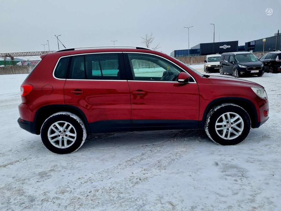 Sarkans Volkswagen Tiguan 2010 Šauļi, ar dzinēja tilpumu 1.97 L un nobraukumu 260 tūkst. km par 6900 €, foto 3 vietnē AUTOMOTO.COM.LV
