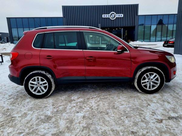 Sarkans Volkswagen Tiguan 2010 Šauļi, ar dzinēja tilpumu 1.97 L un nobraukumu 260 tūkst. km par 6900 €, foto 6 vietnē AUTOMOTO.COM.LV