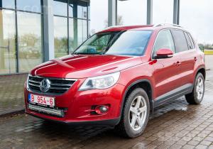 Sarkans Volkswagen Tiguan 2010 Cēsis, ar dzinēja tilpumu 2.00 L un nobraukumu 261 tūkst. km par 7350 €, foto 3 vietnē AUTOMOTO.COM.LV