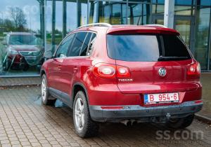 Sarkans Volkswagen Tiguan 2010 Cēsis, ar dzinēja tilpumu 2.00 L un nobraukumu 261 tūkst. km par 7350 €, foto 5 vietnē AUTOMOTO.COM.LV