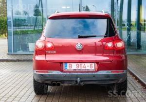 Sarkans Volkswagen Tiguan 2010 Cēsis, ar dzinēja tilpumu 2.00 L un nobraukumu 261 tūkst. km par 7350 €, foto 6 vietnē AUTOMOTO.COM.LV