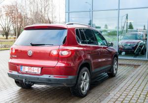 Sarkans Volkswagen Tiguan 2010 Cēsis, ar dzinēja tilpumu 2.00 L un nobraukumu 261 tūkst. km par 7350 €, foto 7 vietnē AUTOMOTO.COM.LV