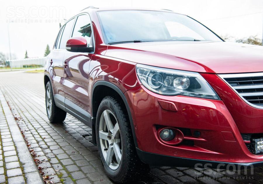 Sarkans Volkswagen Tiguan 2010 Cēsis, ar dzinēja tilpumu 2.00 L un nobraukumu 261 tūkst. km par 7350 €, foto 9 vietnē AUTOMOTO.COM.LV