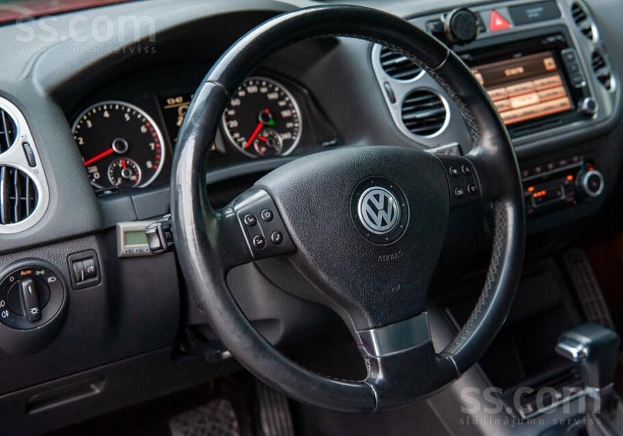 Sarkans Volkswagen Tiguan 2010 Cēsis, ar dzinēja tilpumu 2.00 L un nobraukumu 261 tūkst. km par 7350 €, foto 16 vietnē AUTOMOTO.COM.LV