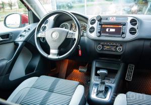 Sarkans Volkswagen Tiguan 2010 Cēsis, ar dzinēja tilpumu 2.00 L un nobraukumu 261 tūkst. km par 7350 €, foto 25 vietnē AUTOMOTO.COM.LV
